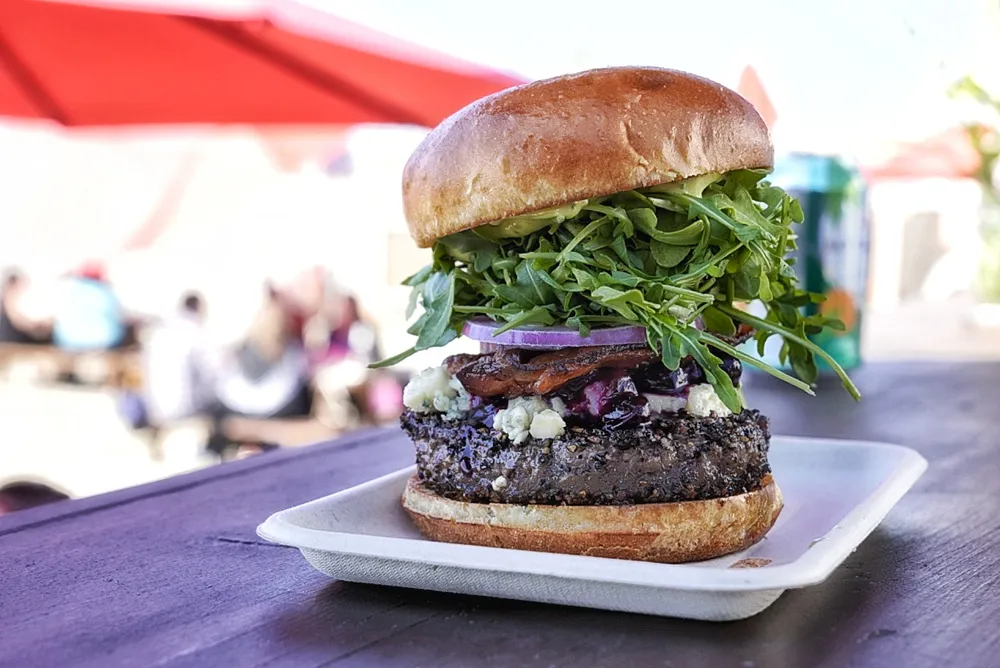 Bacon, Blueberry and Blue Cheese Burger : r/eatsandwiches